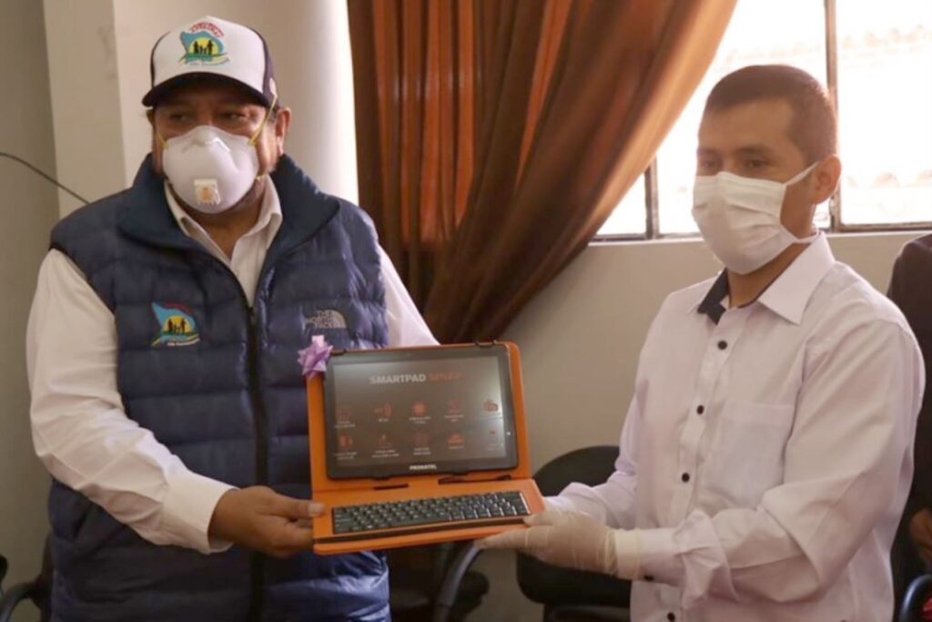 Aprendo en casa: Se entrega tablets educativas en zonas rurales ...